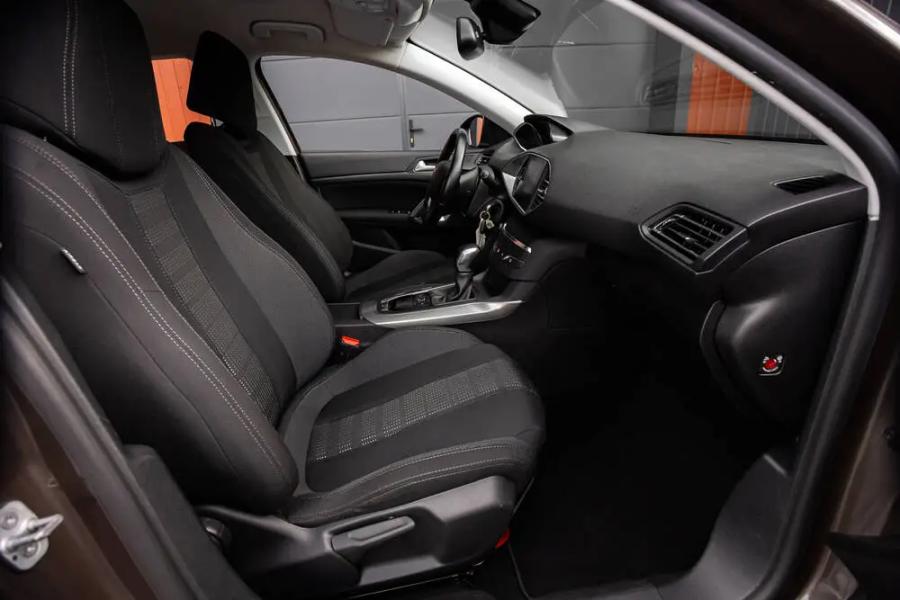 Brown Peugeot 308 2015 in Jelgava, with an engine capacity of 1.20 L and mileage of 199 thousand km for 6500 €, photo 8 on AUTOMOTO.COM.LV