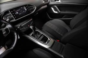 Brown Peugeot 308 2015 in Jelgava, with an engine capacity of 1.20 L and mileage of 199 thousand km for 6500 €, photo 17 on AUTOMOTO.COM.LV