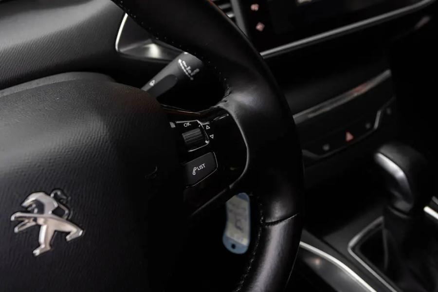 Brown Peugeot 308 2015 in Jelgava, with an engine capacity of 1.20 L and mileage of 199 thousand km for 6500 €, photo 18 on AUTOMOTO.COM.LV