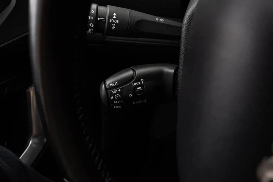 Brown Peugeot 308 2015 in Jelgava, with an engine capacity of 1.20 L and mileage of 199 thousand km for 6500 €, photo 20 on AUTOMOTO.COM.LV