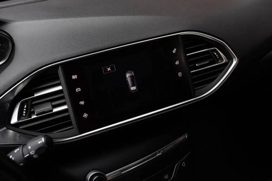 Brown Peugeot 308 2015 in Jelgava, with an engine capacity of 1.20 L and mileage of 199 thousand km for 6500 €, photo 22 on AUTOMOTO.COM.LV