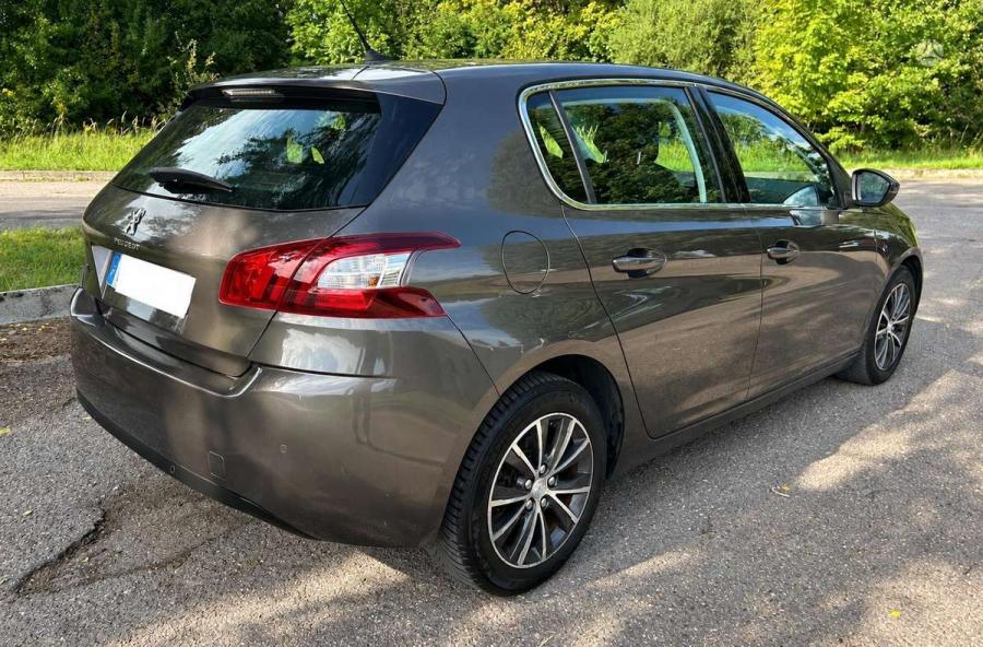 Brown Peugeot 308 2015 in Taurage, with an engine capacity of 1.20 L and mileage of 148 thousand km for 6200 €, photo 3 on AUTOMOTO.COM.LV