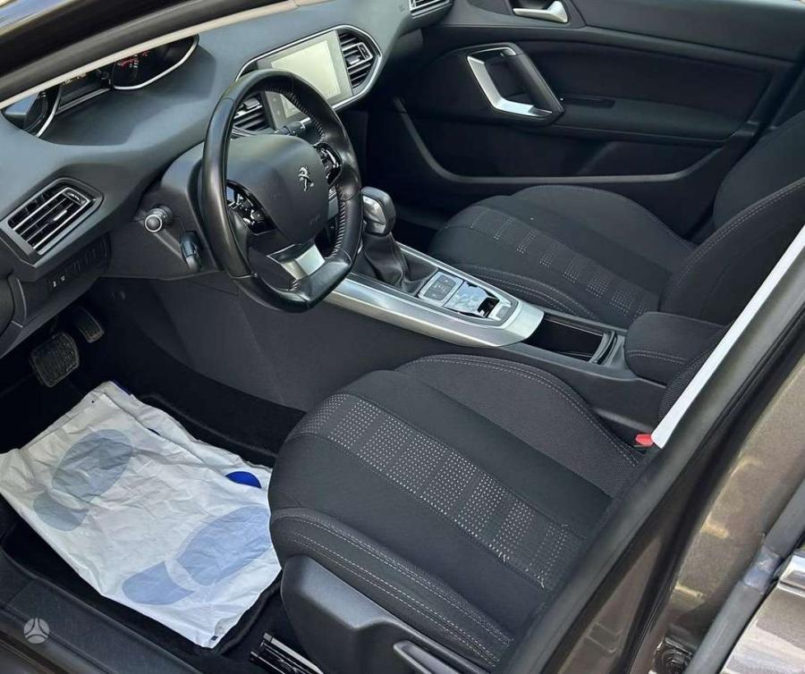 Brown Peugeot 308 2015 in Taurage, with an engine capacity of 1.20 L and mileage of 148 thousand km for 6200 €, photo 9 on AUTOMOTO.COM.LV