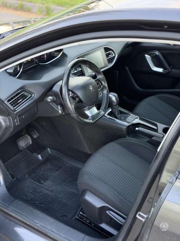 Brown Peugeot 308 2017 in Taurage, with an engine capacity of 1.20 L and mileage of 111 thousand km for 5900 €, photo 6 on AUTOMOTO.COM.LV