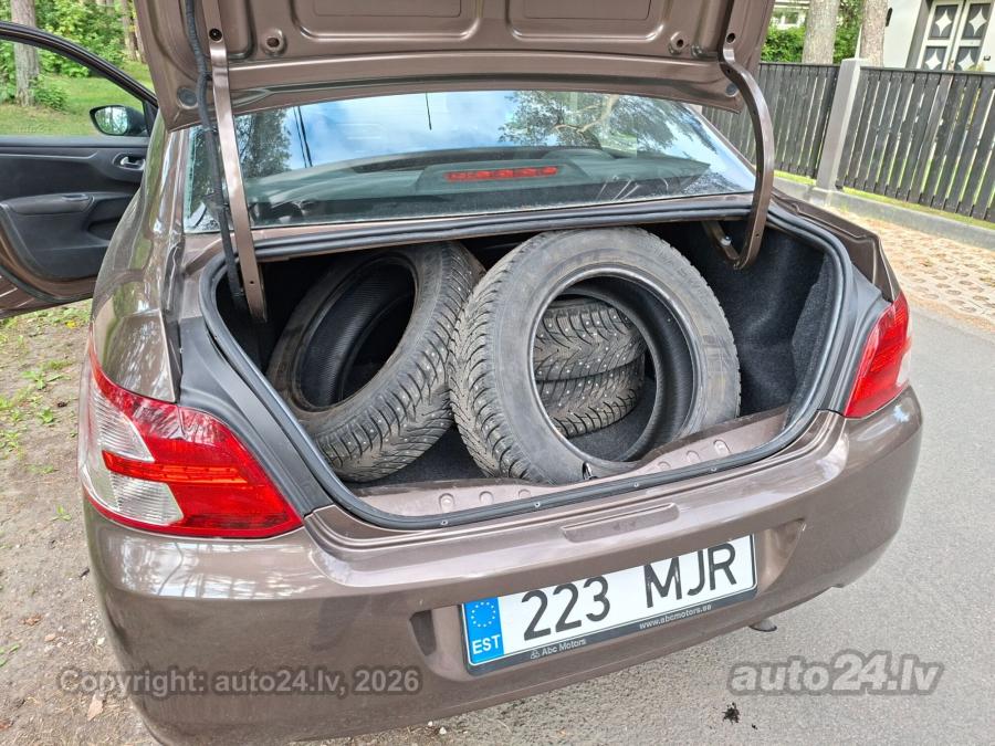 Brown Peugeot 308 2014 in Tallinn, with an engine capacity of 1.20 L and mileage of 135 thousand km for 2500 €, photo 6 on AUTOMOTO.COM.LV