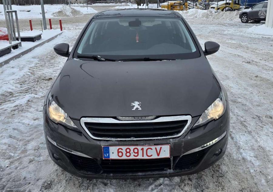 Brown Peugeot 308 2015 in Taurage, with an engine capacity of 1.20 L and mileage of 163 thousand km for 3800 €, photo 2 on AUTOMOTO.COM.LV