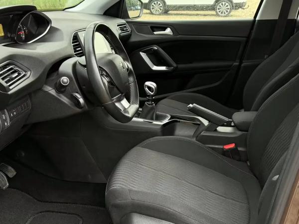 Brūns Peugeot 308 2015 Jelgava, ar dzinēja tilpumu 1.20 L un nobraukumu 151 tūkst. km par 5500 €, foto 7 vietnē AUTOMOTO.COM.LV