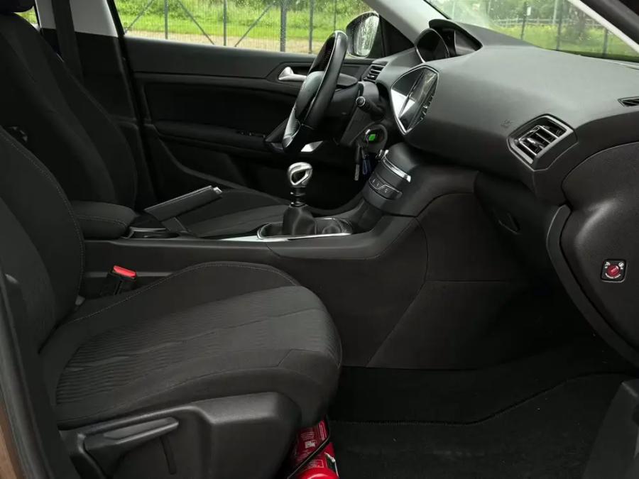 Brūns Peugeot 308 2015 Jelgava, ar dzinēja tilpumu 1.20 L un nobraukumu 151 tūkst. km par 5500 €, foto 16 vietnē AUTOMOTO.COM.LV