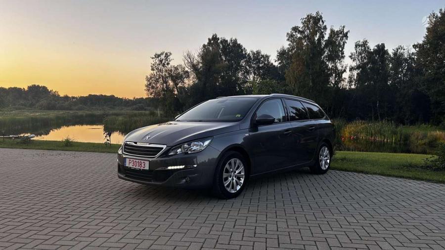Brown Peugeot 308 2016 in Utena, with an engine capacity of 1.20 L and mileage of 296 thousand km for 3250 €, photo 1 on AUTOMOTO.COM.LV