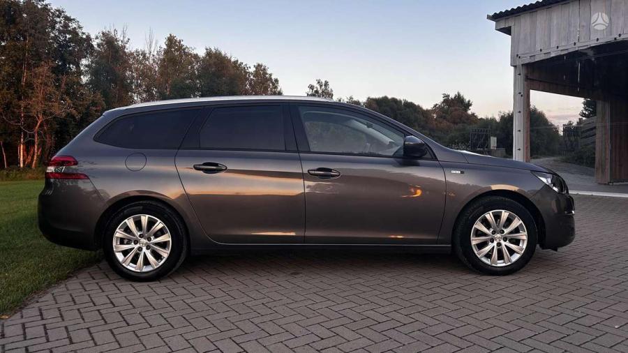 Brown Peugeot 308 2016 in Utena, with an engine capacity of 1.20 L and mileage of 296 thousand km for 3250 €, photo 11 on AUTOMOTO.COM.LV