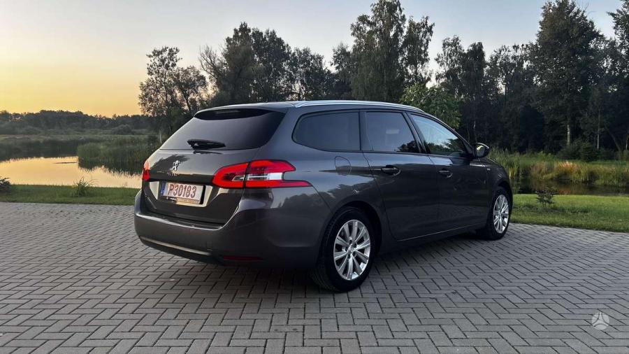 Brown Peugeot 308 2016 in Utena, with an engine capacity of 1.20 L and mileage of 296 thousand km for 3250 €, photo 18 on AUTOMOTO.COM.LV