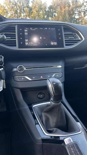 Brown Peugeot 308 2016 in Utena, with an engine capacity of 1.20 L and mileage of 296 thousand km for 3250 €, photo 26 on AUTOMOTO.COM.LV