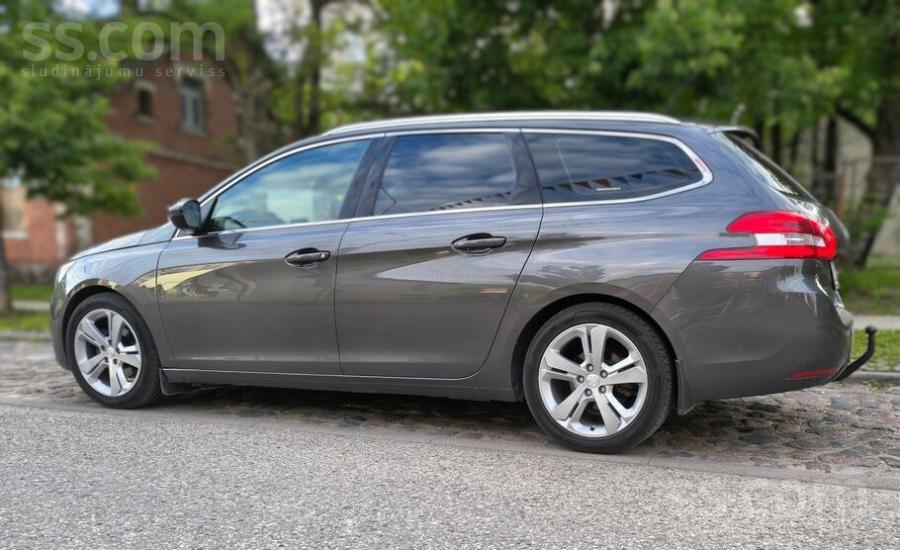 Brown Peugeot 308 2017 in Madona, with an engine capacity of 1.60 L and mileage of 184 thousand km for 6500 €, photo 8 on AUTOMOTO.COM.LV