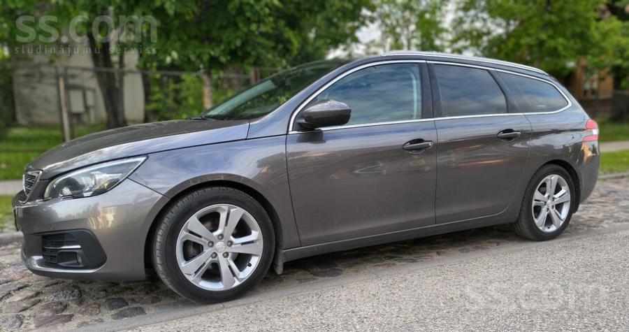 Brown Peugeot 308 2017 in Madona, with an engine capacity of 1.60 L and mileage of 184 thousand km for 6500 €, photo 9 on AUTOMOTO.COM.LV