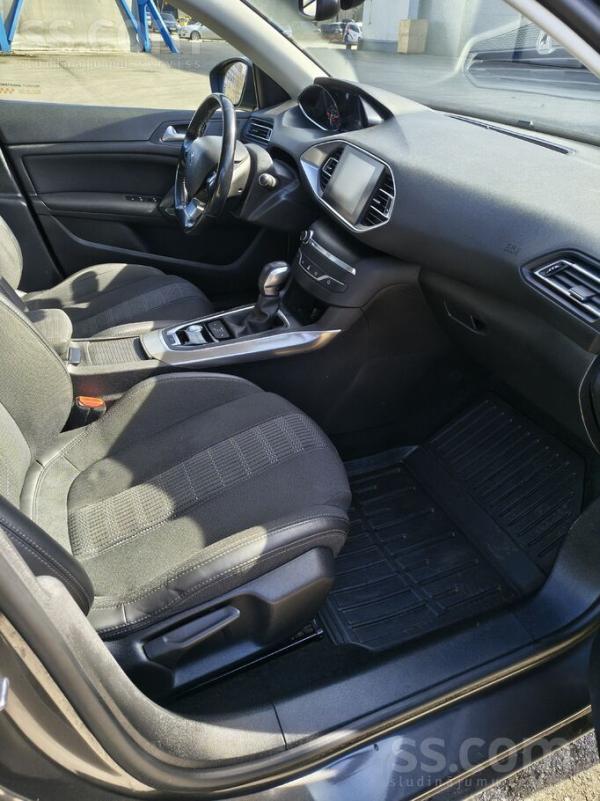 Brown Peugeot 308 2017 in Madona, with an engine capacity of 1.60 L and mileage of 184 thousand km for 6500 €, photo 10 on AUTOMOTO.COM.LV