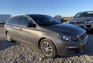 Brown Peugeot 308 2020 in Vilnius, with an engine capacity of 1.20 L and mileage of 86 thousand km for 9655 €, photo 2 on AUTOMOTO.COM.LV