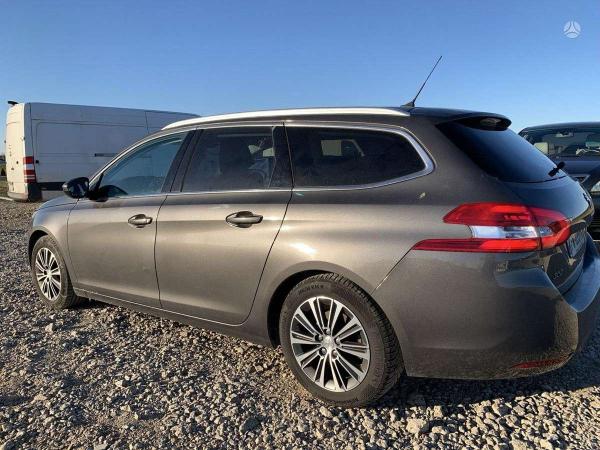 Brown Peugeot 308 2020 in Vilnius, with an engine capacity of 1.20 L and mileage of 86 thousand km for 9655 €, photo 3 on AUTOMOTO.COM.LV