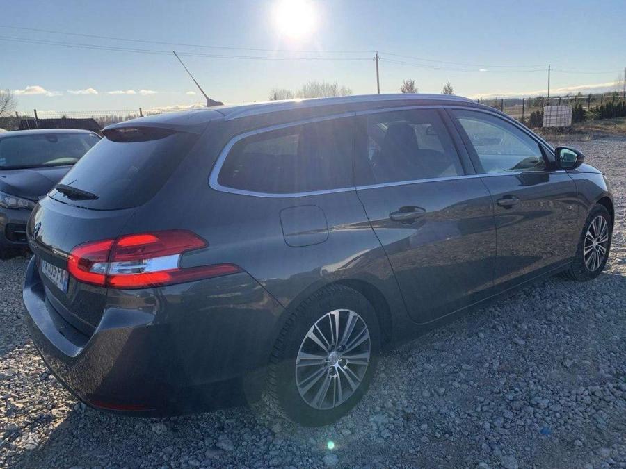 Brown Peugeot 308 2020 in Vilnius, with an engine capacity of 1.20 L and mileage of 86 thousand km for 9655 €, photo 5 on AUTOMOTO.COM.LV