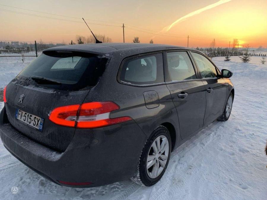 Brown Peugeot 308 2020 in Vilnius, with an engine capacity of 1.50 L and mileage of 179 thousand km for 9075 €, photo 3 on AUTOMOTO.COM.LV