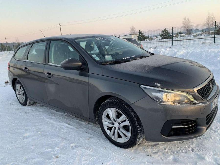 Brown Peugeot 308 2020 in Vilnius, with an engine capacity of 1.50 L and mileage of 179 thousand km for 9075 €, photo 4 on AUTOMOTO.COM.LV