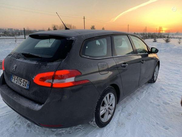 Brown Peugeot 308 2020 in Vilnius, with an engine capacity of 1.50 L and mileage of 179 thousand km for 9075 €, photo 3 on AUTOMOTO.COM.LV