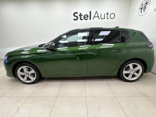 Green Peugeot 308 2023 in Vilnius, with an engine capacity of 1.20 L and mileage of 9 thousand km for 17000 €, photo 3 on AUTOMOTO.COM.LV