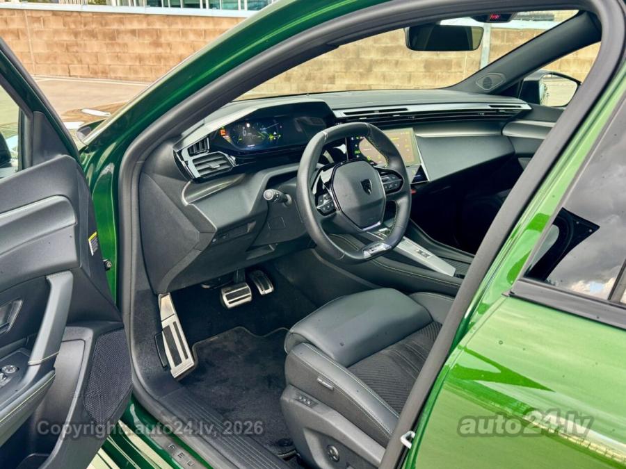 Green Peugeot 308 2023 in Tallinn, with an engine capacity of 1.20 L and mileage of 47 thousand km for 23400 €, photo 5 on AUTOMOTO.COM.LV
