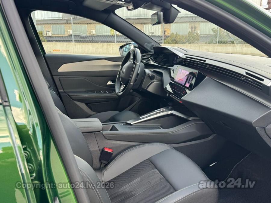 Green Peugeot 308 2023 in Tallinn, with an engine capacity of 1.20 L and mileage of 47 thousand km for 23400 €, photo 10 on AUTOMOTO.COM.LV