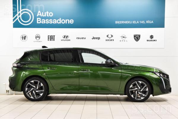 Green Peugeot 308 2024 in Riga, with an engine capacity of 1.20 L and mileage of 39 thousand km for 20590 €, photo 4 on AUTOMOTO.COM.LV