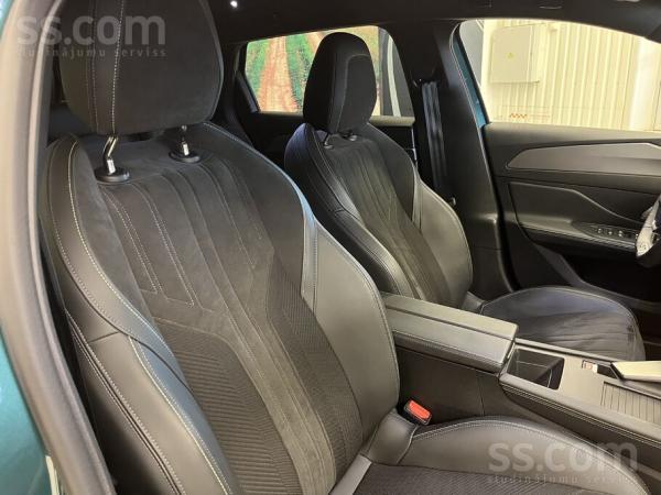 Green Peugeot 308 2023 in Riga, with an engine capacity of 1.50 L and mileage of 27 thousand km for 23900 €, photo 9 on AUTOMOTO.COM.LV