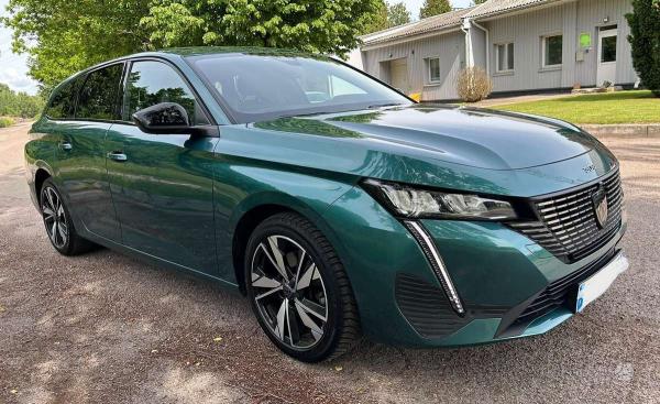 Green Peugeot 308 2023 in Taurage, with an engine capacity of 1.20 L and mileage of 180 thousand km for 10900 €, photo 6 on AUTOMOTO.COM.LV