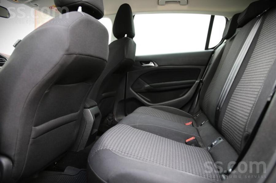 Pelēks Peugeot 308 2018 Rīga, ar dzinēja tilpumu 1.20 L un nobraukumu 71 tūkst. km par 6695 €, foto 15 vietnē AUTOMOTO.COM.LV