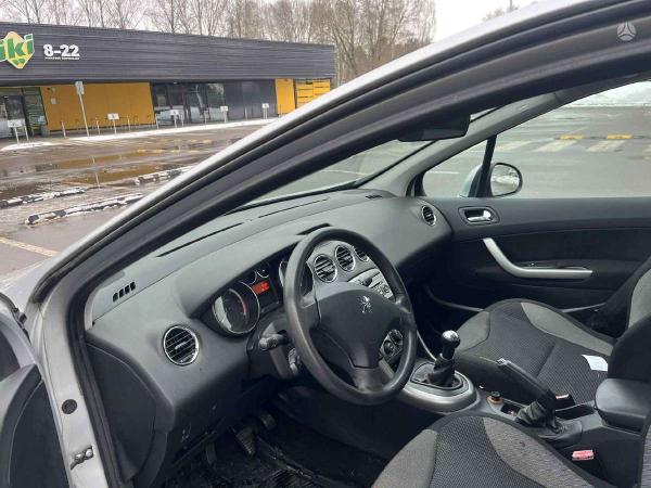 Pelēks Peugeot 308 2006 Prienai, ar dzinēja tilpumu 1.60 L un nobraukumu 182 tūkst. km par 1700 €, foto 7 vietnē AUTOMOTO.COM.LV