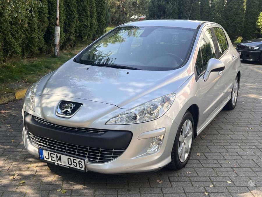 Grey Peugeot 308 2008 in Vilnius, with an engine capacity of 1.56 L and mileage of 294 thousand km for 1800 €, photo 1 on AUTOMOTO.COM.LV