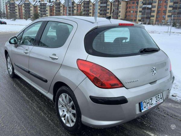 Pelēks Peugeot 308 2008 Viļņa, ar dzinēja tilpumu 1.60 L un nobraukumu 161 tūkst. km par 1750 €, foto 4 vietnē AUTOMOTO.COM.LV