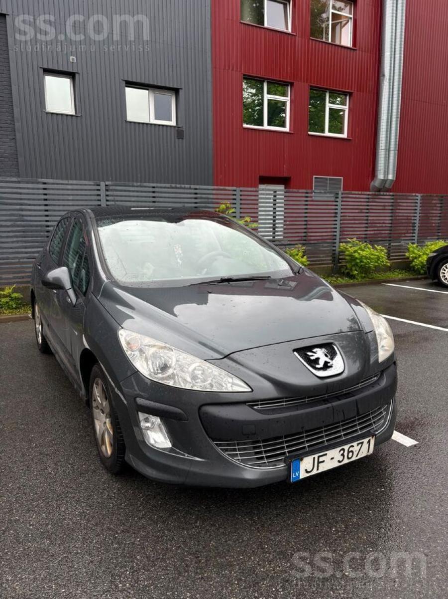 Grey Peugeot 308 2008 in Riga, with an engine capacity of 1.60 L and mileage of 326 thousand km for 1600 €, photo 1 on AUTOMOTO.COM.LV