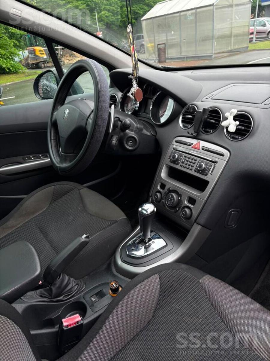 Grey Peugeot 308 2008 in Riga, with an engine capacity of 1.60 L and mileage of 326 thousand km for 1600 €, photo 5 on AUTOMOTO.COM.LV