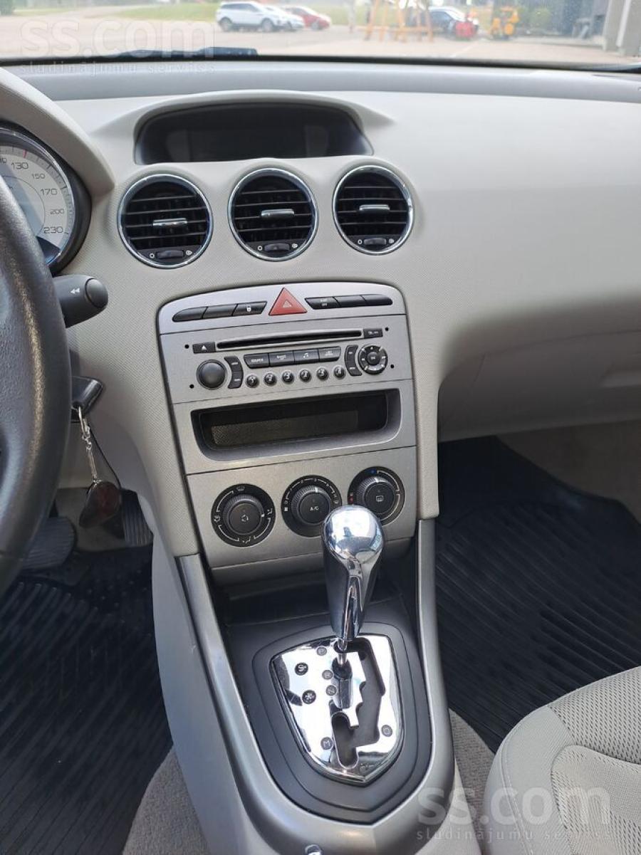 Grey Peugeot 308 2008 in Riga, with an engine capacity of 1.60 L and mileage of 215 thousand km for 3100 €, photo 10 on AUTOMOTO.COM.LV