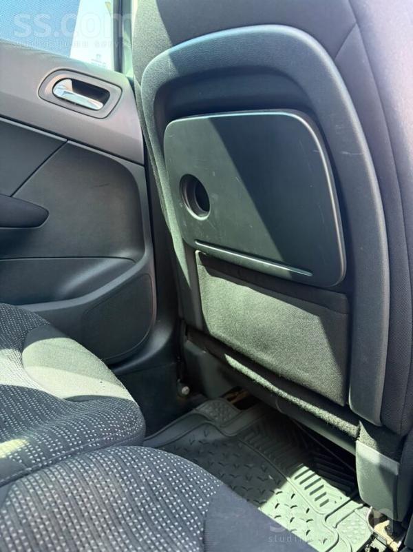 Grey Peugeot 308 2008 in Riga, with an engine capacity of 1.60 L and mileage of 356 thousand km for 1590 €, photo 6 on AUTOMOTO.COM.LV