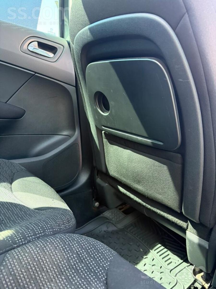Grey Peugeot 308 2008 in Riga, with an engine capacity of 1.60 L and mileage of 356 thousand km for 1590 €, photo 7 on AUTOMOTO.COM.LV