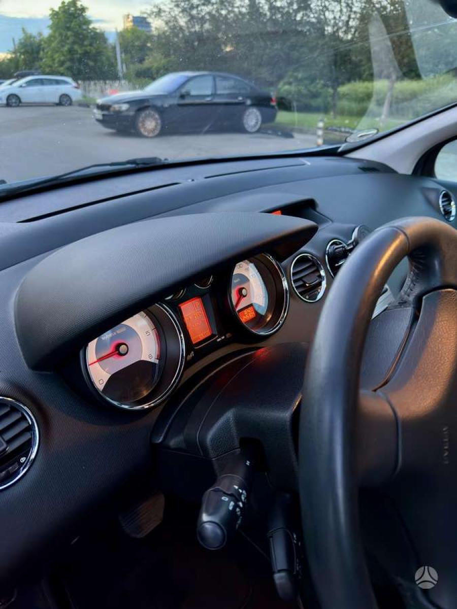 Pelēks Peugeot 308 2008 Viļņa, ar dzinēja tilpumu 2.00 L un nobraukumu 245 tūkst. km par 3200 €, foto 14 vietnē AUTOMOTO.COM.LV