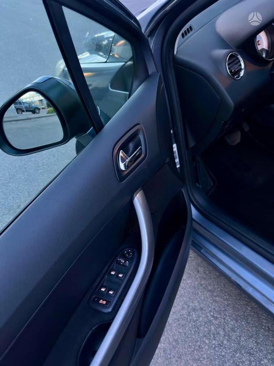 Pelēks Peugeot 308 2008 Viļņa, ar dzinēja tilpumu 2.00 L un nobraukumu 245 tūkst. km par 3200 €, foto 16 vietnē AUTOMOTO.COM.LV