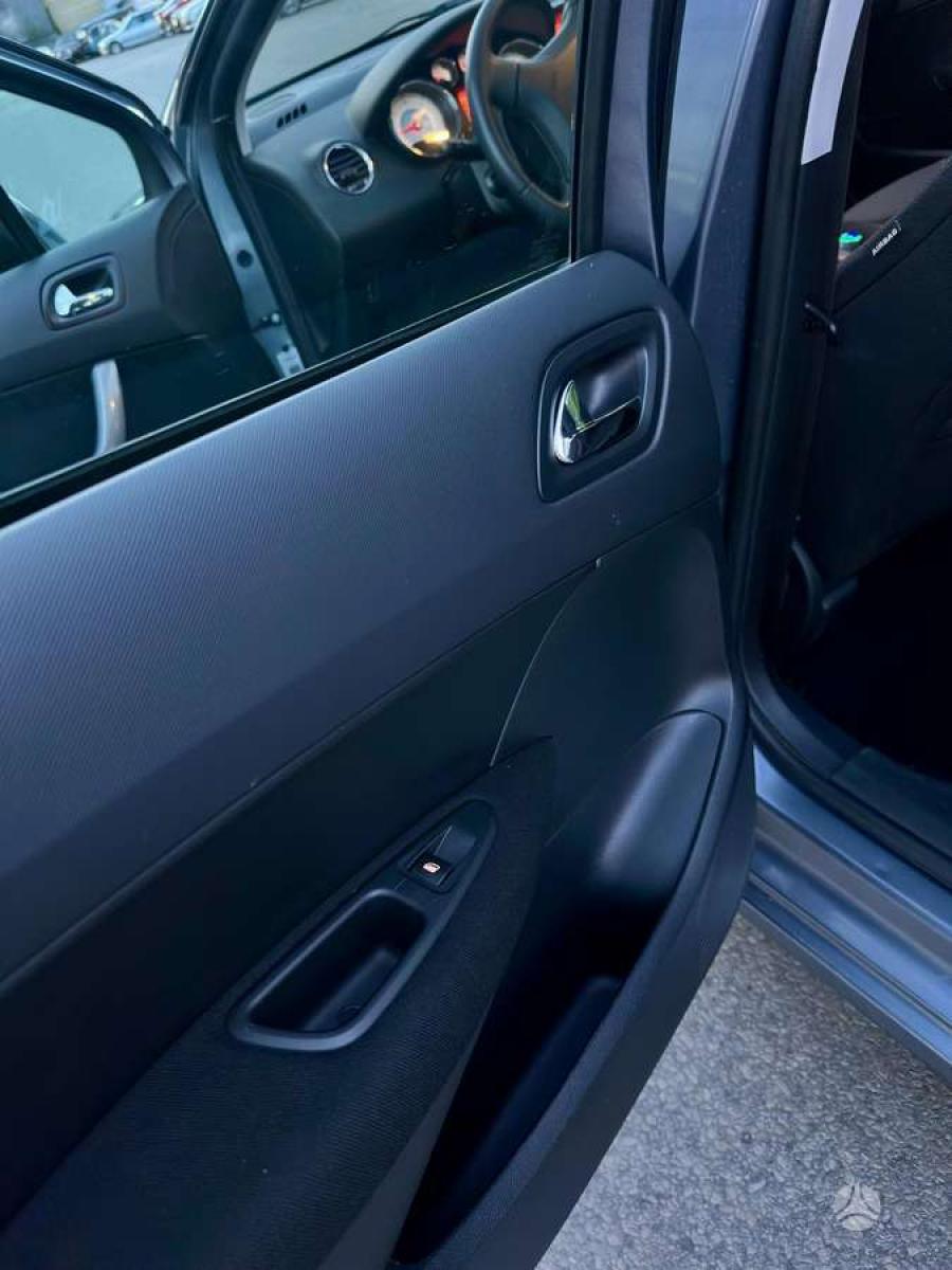 Pelēks Peugeot 308 2008 Viļņa, ar dzinēja tilpumu 2.00 L un nobraukumu 245 tūkst. km par 3200 €, foto 17 vietnē AUTOMOTO.COM.LV