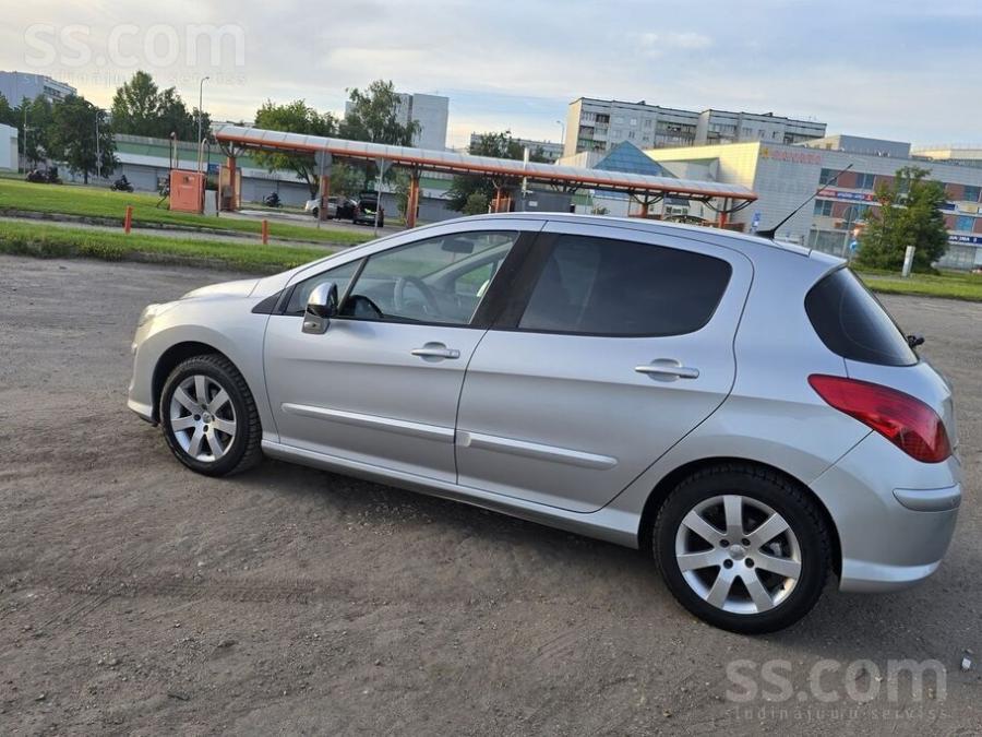 Grey Peugeot 308 2008 in Riga, with an engine capacity of 1.60 L and mileage of 110 thousand km for 2500 €, photo 4 on AUTOMOTO.COM.LV