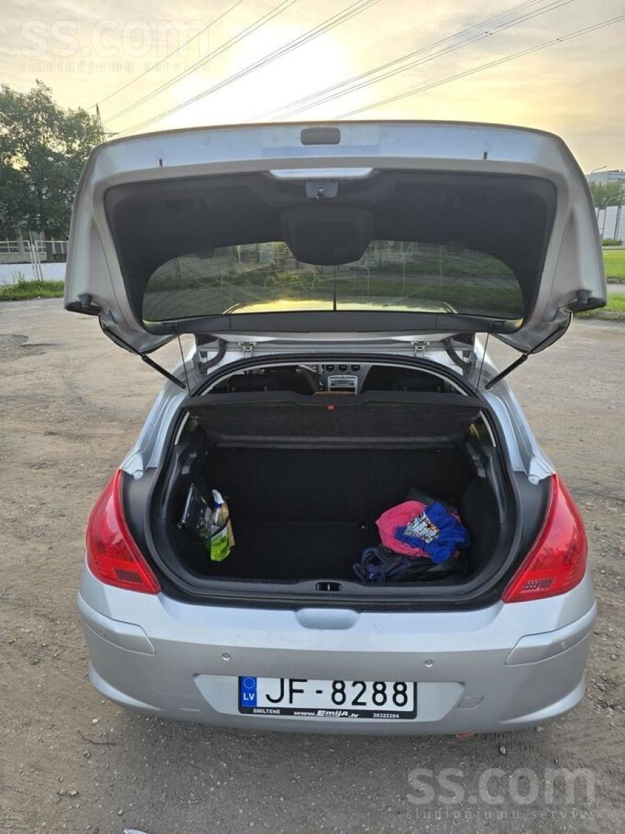 Grey Peugeot 308 2008 in Riga, with an engine capacity of 1.60 L and mileage of 110 thousand km for 2500 €, photo 10 on AUTOMOTO.COM.LV
