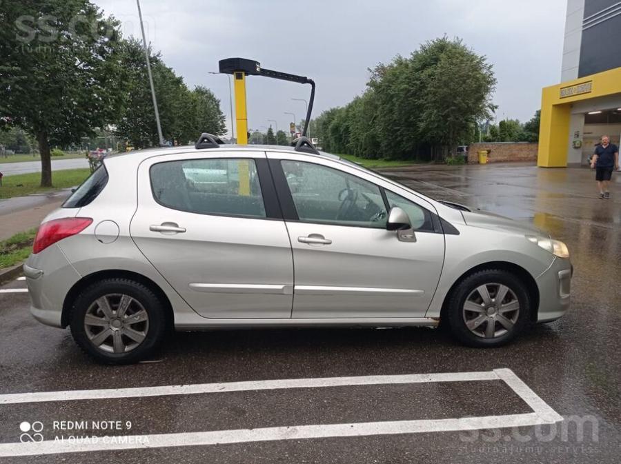 Grey Peugeot 308 2008 in Riga, with an engine capacity of 1.60 L and mileage of 305 thousand km for 1400 €, photo 5 on AUTOMOTO.COM.LV