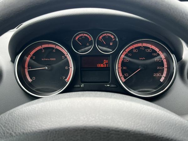 Pelēks Peugeot 308 2008 Narva, ar dzinēja tilpumu 1.40 L un nobraukumu 133 tūkst. km par 1499 €, foto 9 vietnē AUTOMOTO.COM.LV