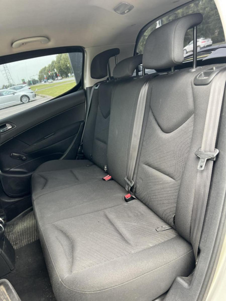 Pelēks Peugeot 308 2008 Narva, ar dzinēja tilpumu 1.40 L un nobraukumu 133 tūkst. km par 1499 €, foto 12 vietnē AUTOMOTO.COM.LV