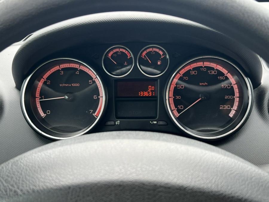 Pelēks Peugeot 308 2008 Narva, ar dzinēja tilpumu 1.40 L un nobraukumu 133 tūkst. km par 1499 €, foto 21 vietnē AUTOMOTO.COM.LV