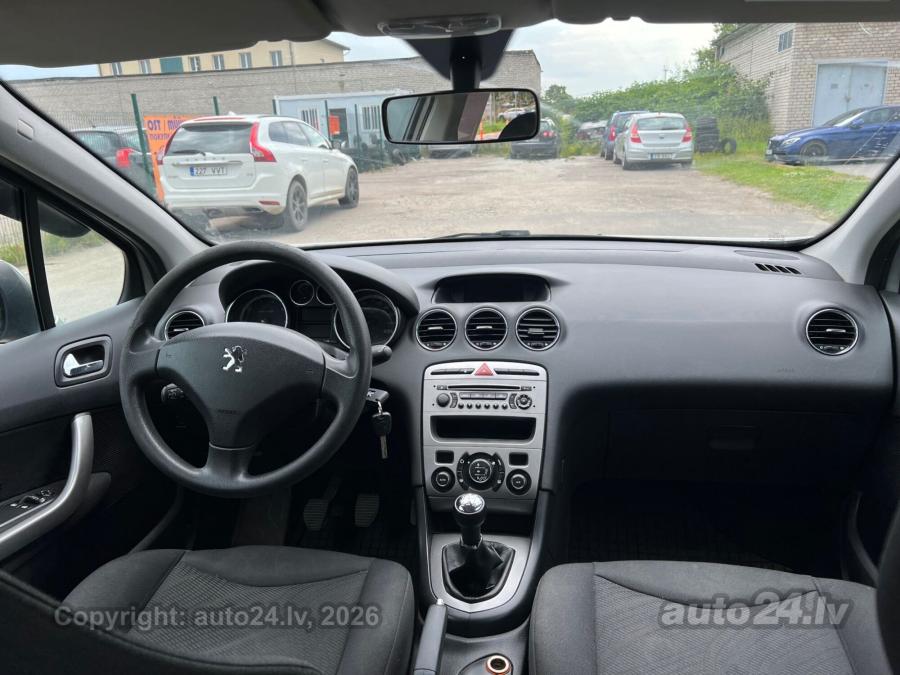 Pelēks Peugeot 308 2008 Narva, ar dzinēja tilpumu 1.40 L un nobraukumu 133 tūkst. km par 1499 €, foto 15 vietnē AUTOMOTO.COM.LV